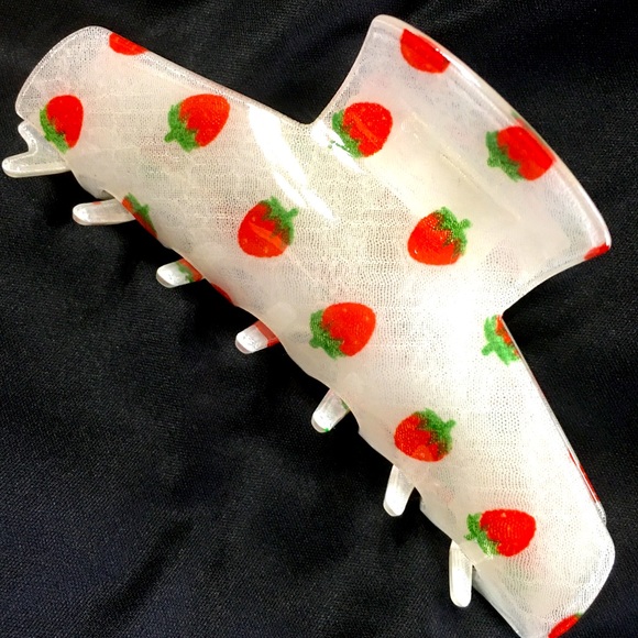 Accessories | Nwt Strawberry Pattern Hair Claw Pin | Poshmark